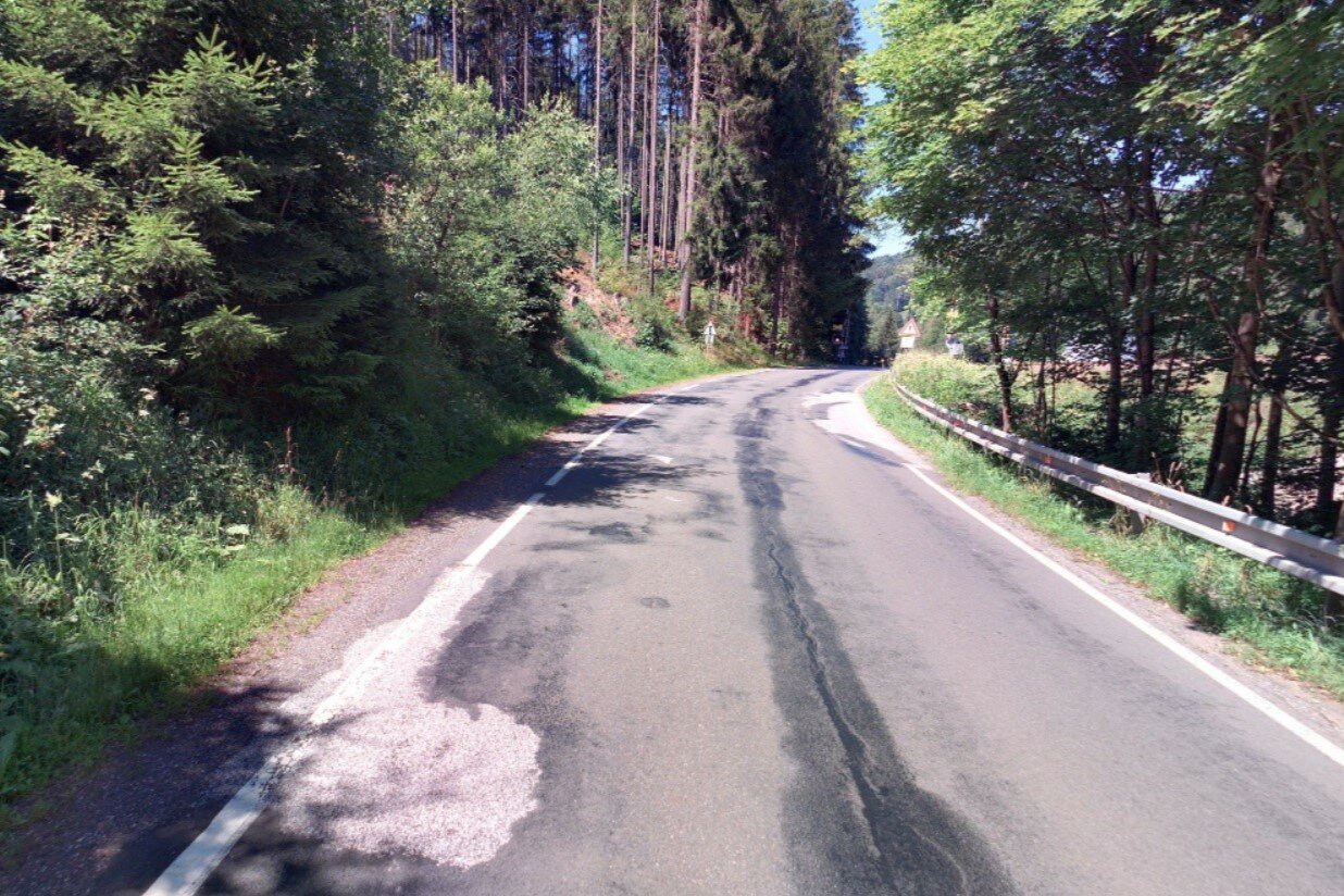 Stavba dálnice D11 postupuje. Oprava silnice přes Chvaleč je však v ...